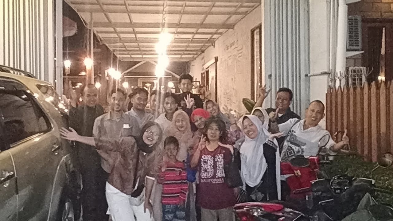 nyekar & makan di sari idaman with family 🤗 #rvlog - YouTube