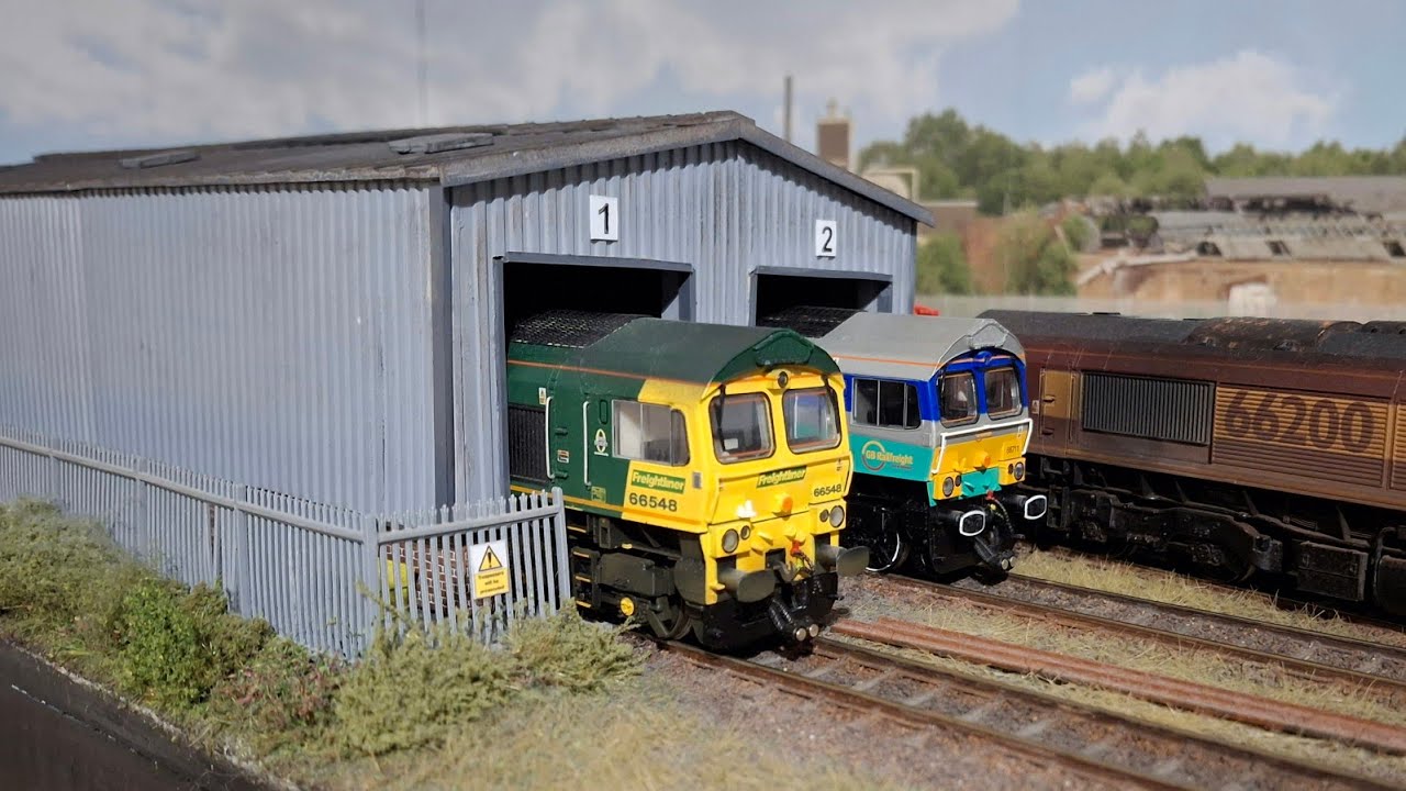 Modern image layout | Chesterton Road #18 | Noisy Bachmann motors - YouTube