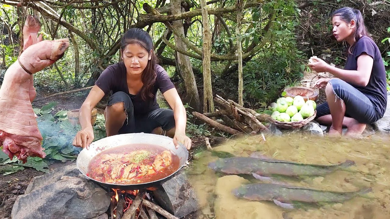 How to Cook Pig Legs spicy Recipe & Eating in the forest - Yummy Pig ...