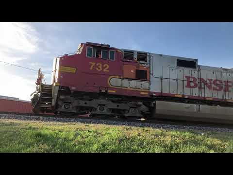 BNSF 732 Warbonnet through Rolla, MO - YouTube