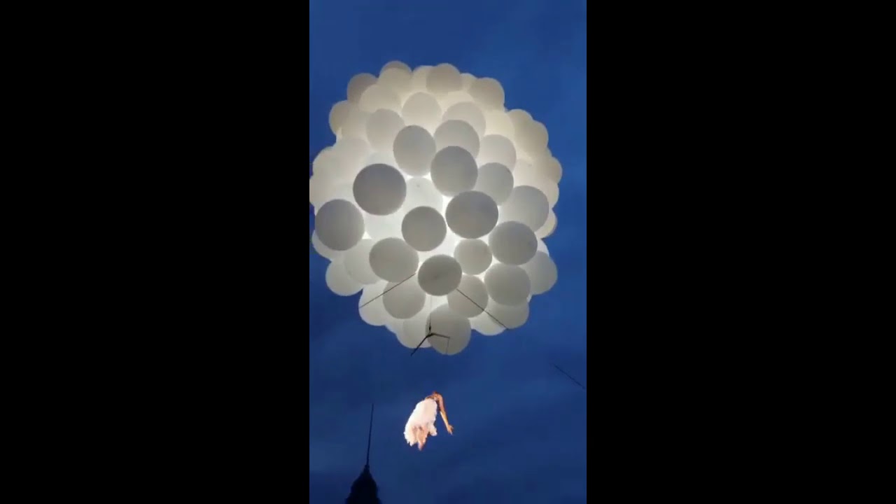 Performed by a highly talented *Aerial Balloon Dancer.. WOW - YouTube