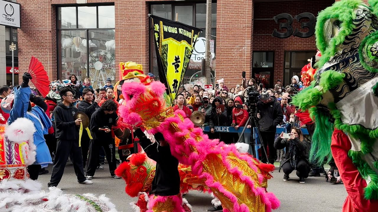 Chinese Lunar New Year Lion Dance / Dancing 2023 Boston múa lân sư tử ...