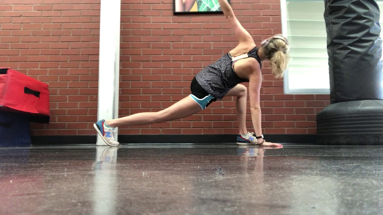 Plank high lunge and twist - YouTube