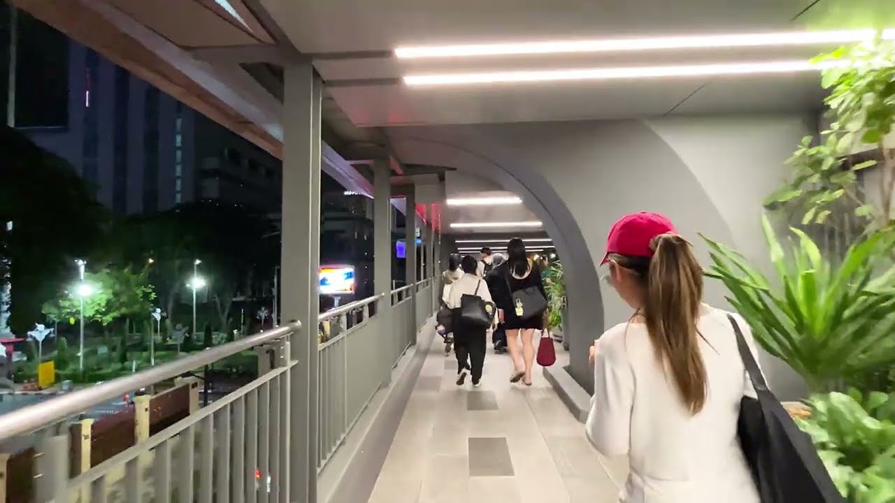 สยามพารากอนยามค่ำคืน Siam Paragon at night in Bangkok 4k🇹🇭 - YouTube