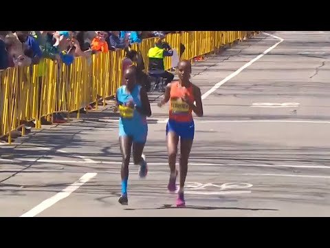Incredible Sprint Finish At Boston Marathon!