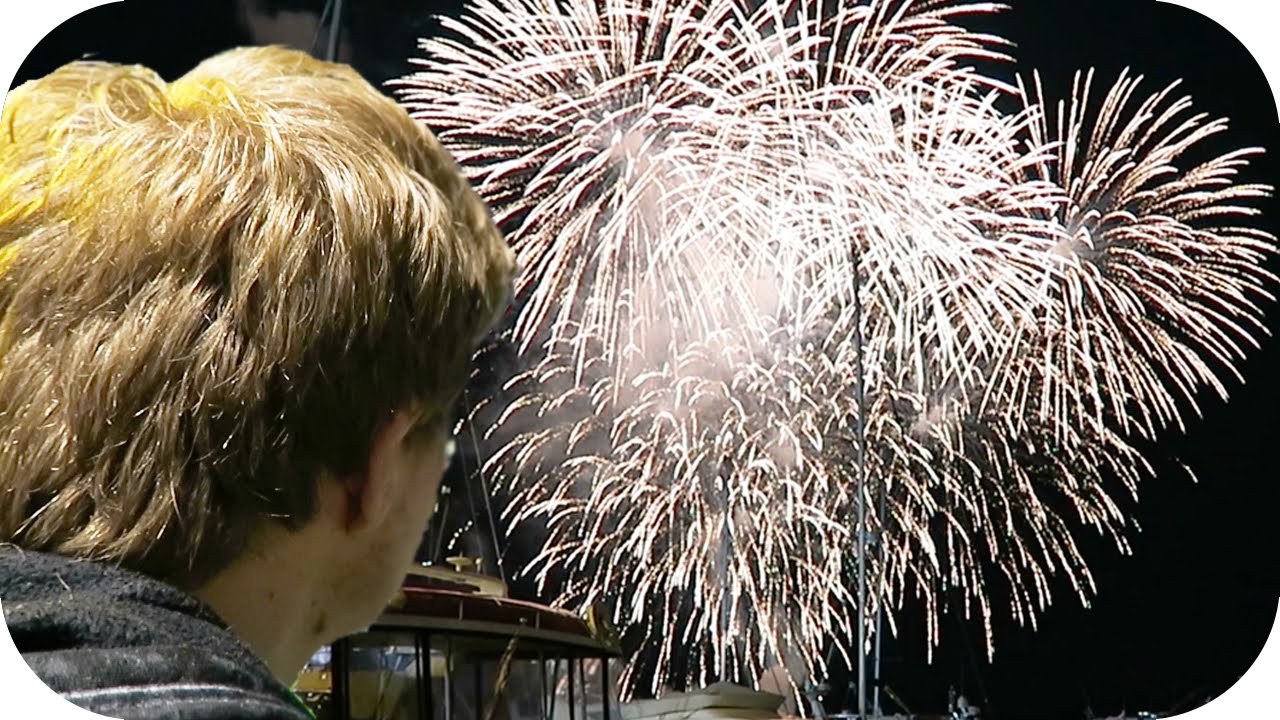 SPECTACULAR FIREWORK DISPLAY! - YouTube