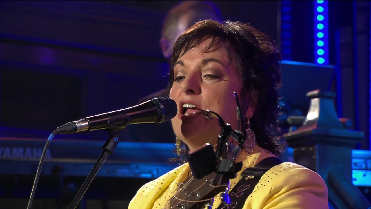 Louise Morrissey | Just In Case | TG4 - YouTube