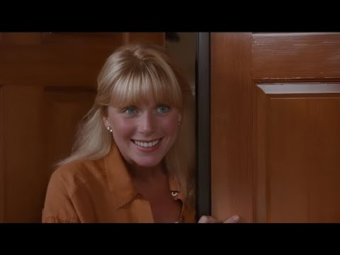 Giantess Diane Szalinski incredible giantess growth to save her kid In Honey I Blew up the kid 1992