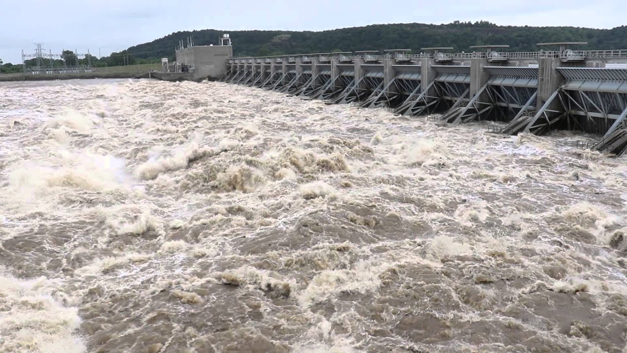 Robert S. Kerr Lock & Dam releasing 340k CFS - May 31, 2015 - YouTube