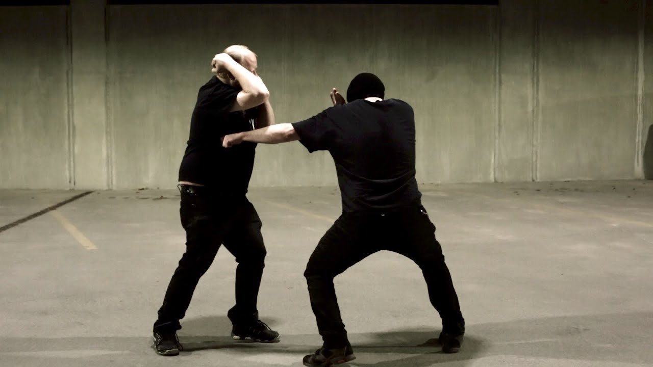 How To Body Punch In A Real Fight │ Scissor Punch - YouTube