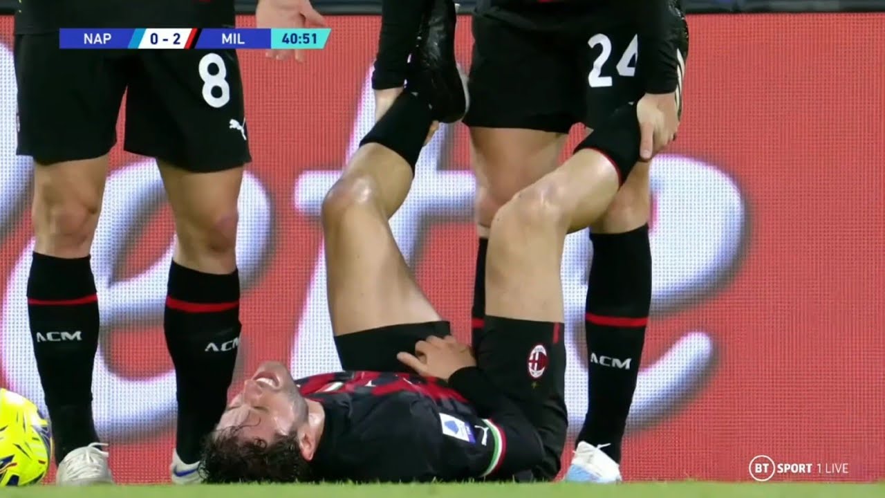 Davide Calabria: Soccer Nutshot. Napoli vs. Milan. 02/04/2023. Kick in ...