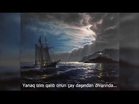 Gəmi durub liman gedir.