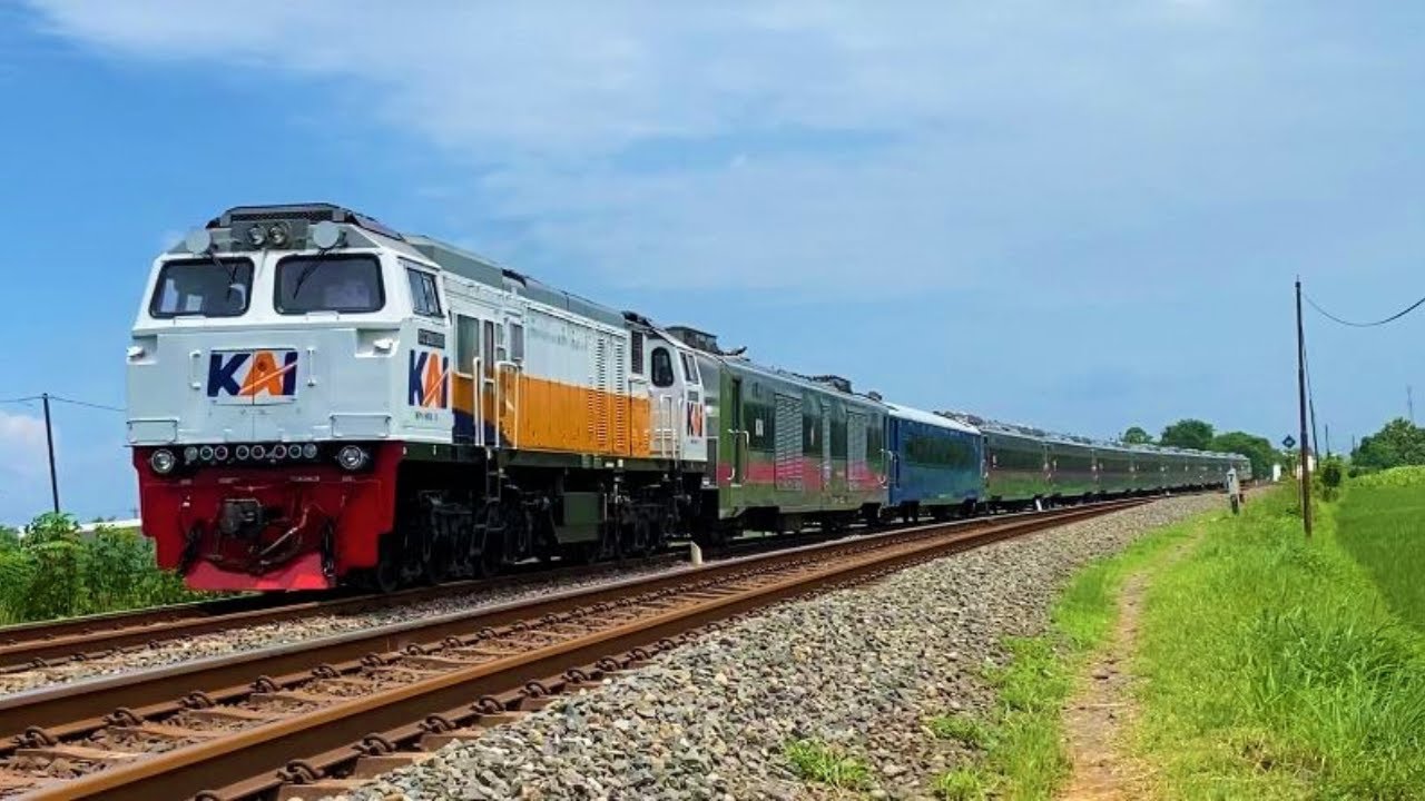 DIRECT TRAINS ! KERETA PERTAMA JAKARTA SEMARANG TANPA BERHENTI ! - YouTube