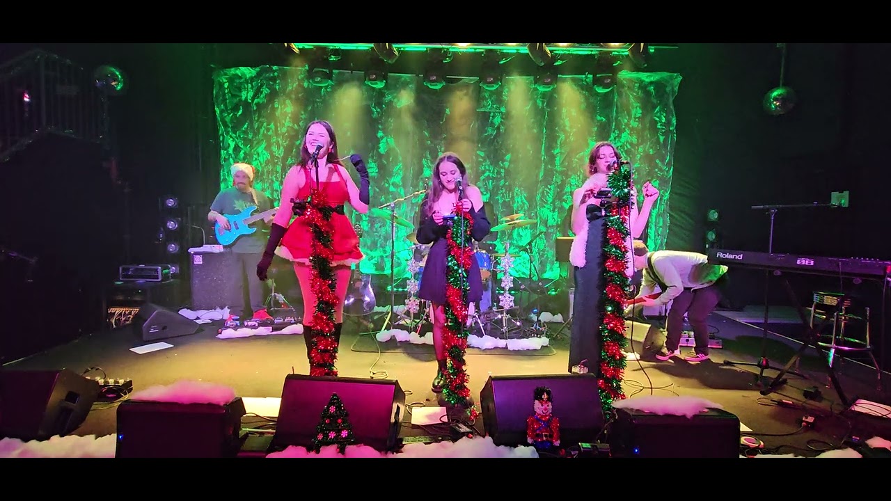 THE CHRISTMAS J-AMBAR-EE featuring Miss Julia Violet, Ambar Cassidy, Julia Babb - YouTube