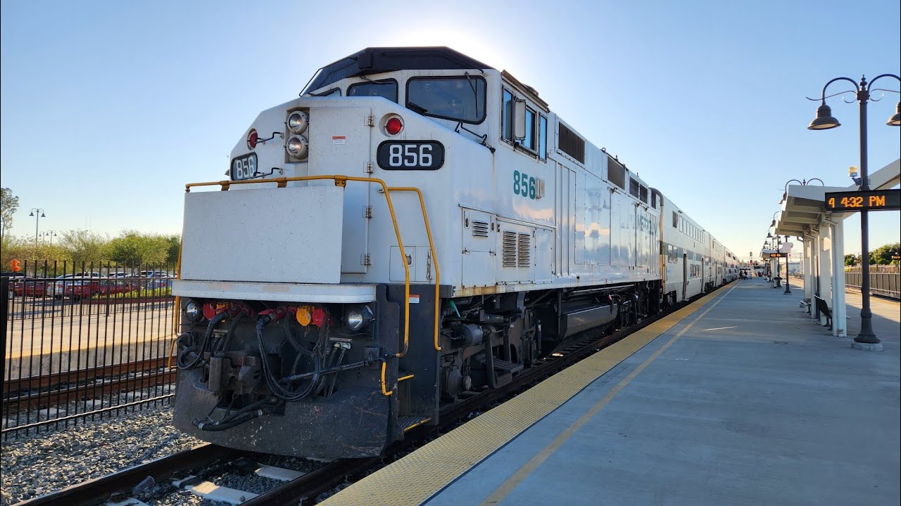 Metrolink 1992 EMD F59PHR #856 & 2011 Hyundai Rotem Guardian #233 - YouTube