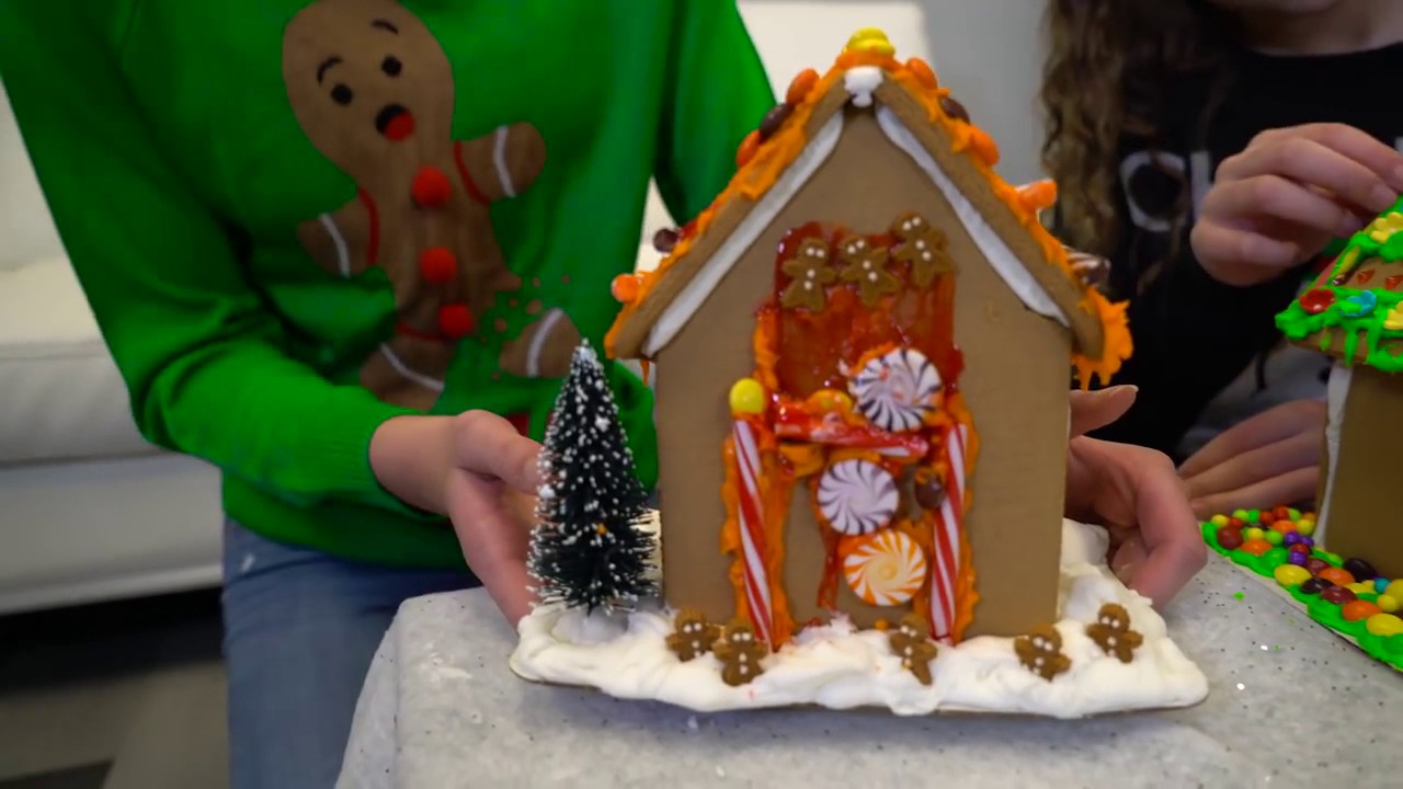 GINGERBREAD HOUSE DECORATING CHALLENGE John HjTrue - YouTube