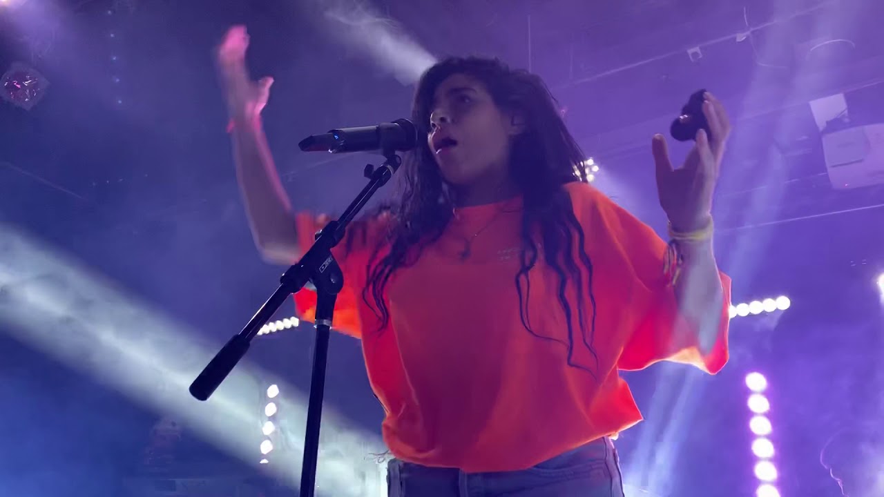 Jessie Reyez - Gatekeeper [LIVE] - YouTube