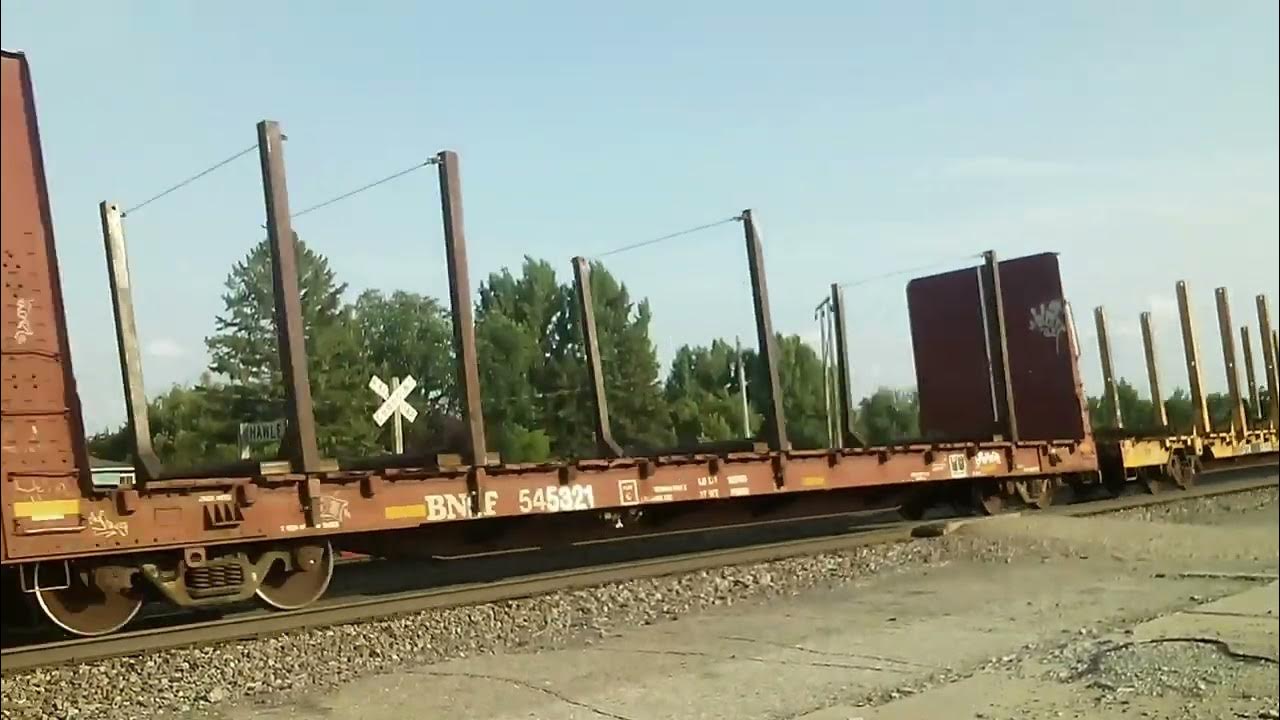 Cool BNSF Engineer gives me a little honk | BNSF Manifest going fast - YouTube