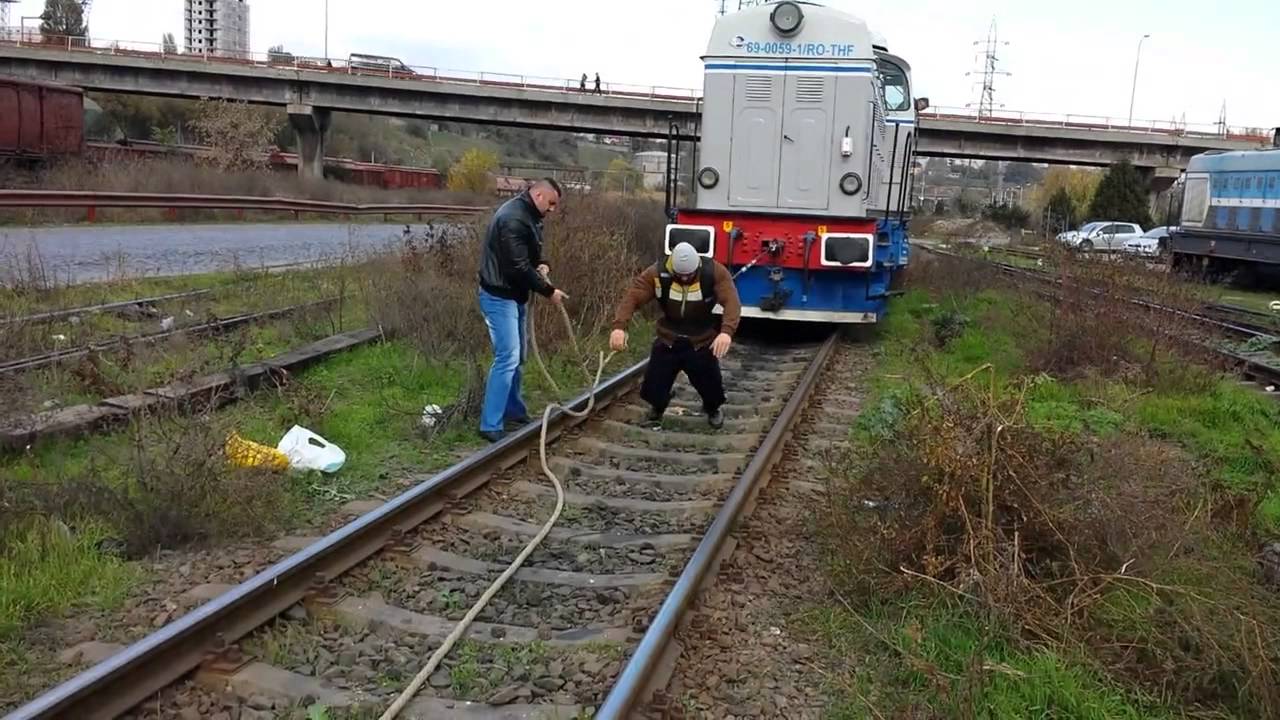 Romanian Strongman Pulls A 70,000 Kg Locomotive - YouTube