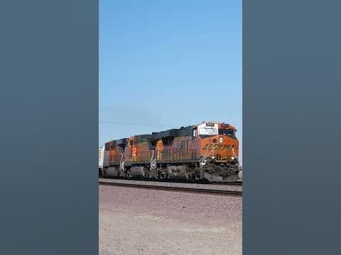 BNSF 7077 EB Q TRAIN MP 740 NEEDLES SUB 10-3-2022 #trains #railfanning #bnsf - YouTube