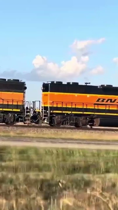 Pacing EB BNSF freight near Anton, TX., 1910 hrs., Wed 18 Sept 2024, 89°, 34%, S 11-16 mph, CAVU ...