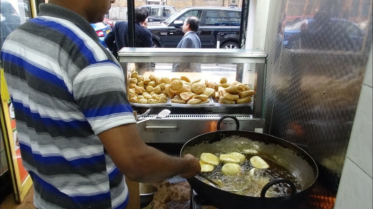 Indian Street Food: Singara (Samosa) & Dal Puri at Bismillah ...