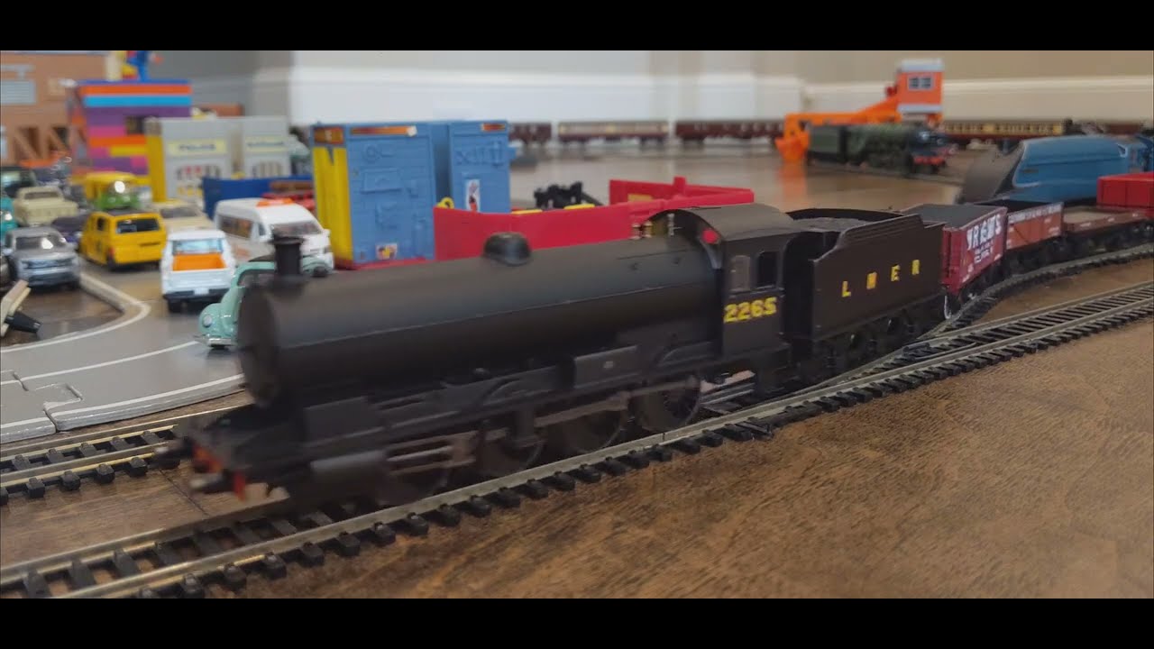 Raven Class Q6 Freight Train - YouTube