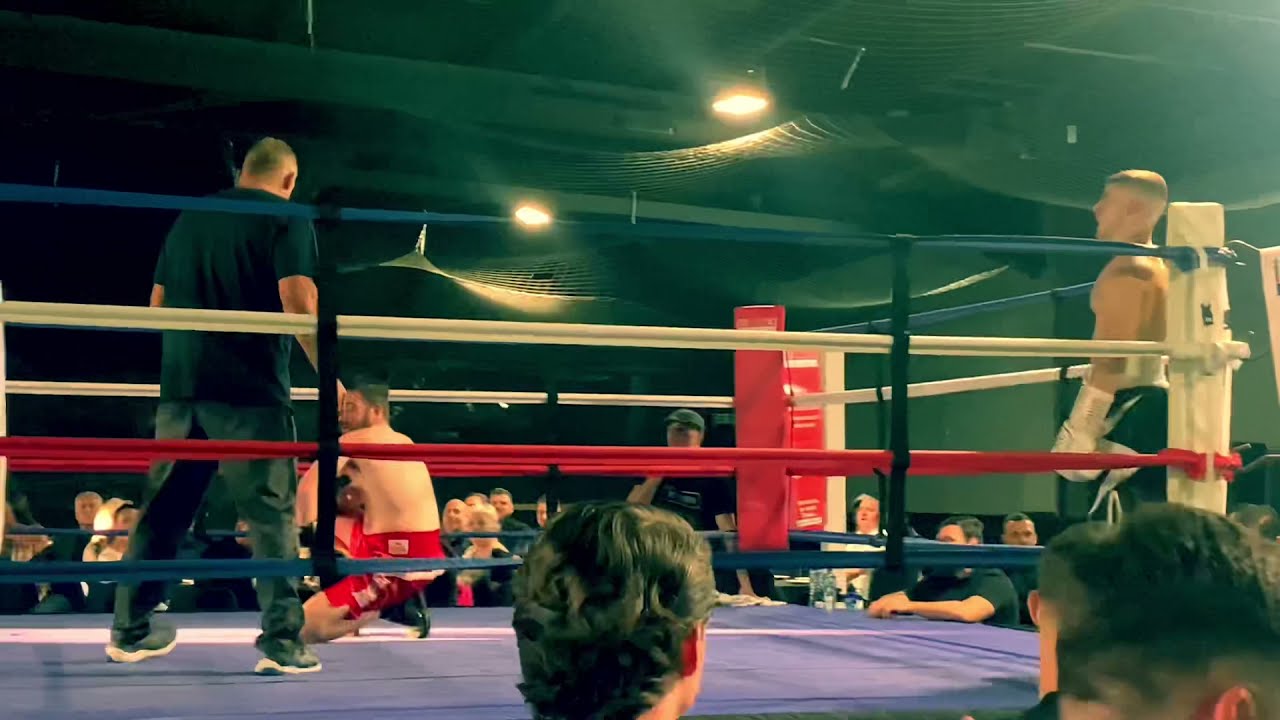 Travis’ boxing match 28 August 2021 Players Lounge Billericay TKO - YouTube