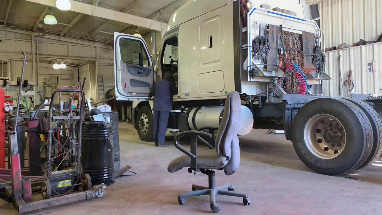 Drop and Hook Pre Tarp Load And New Drive Cam P&S Transportation - YouTube