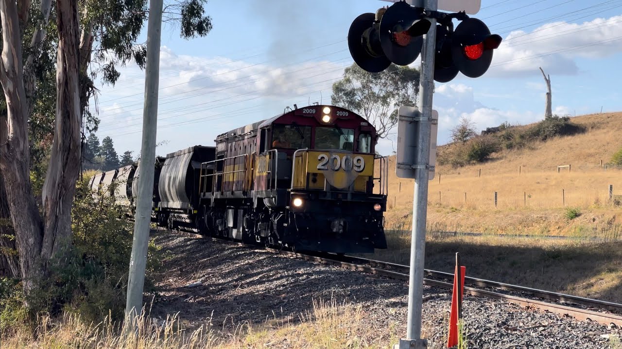 TasRail 2009 #55 train crossing Opossum Road - YouTube