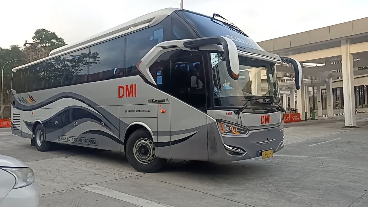 Bus DMI Legacy SR 2 HD Prime - YouTube