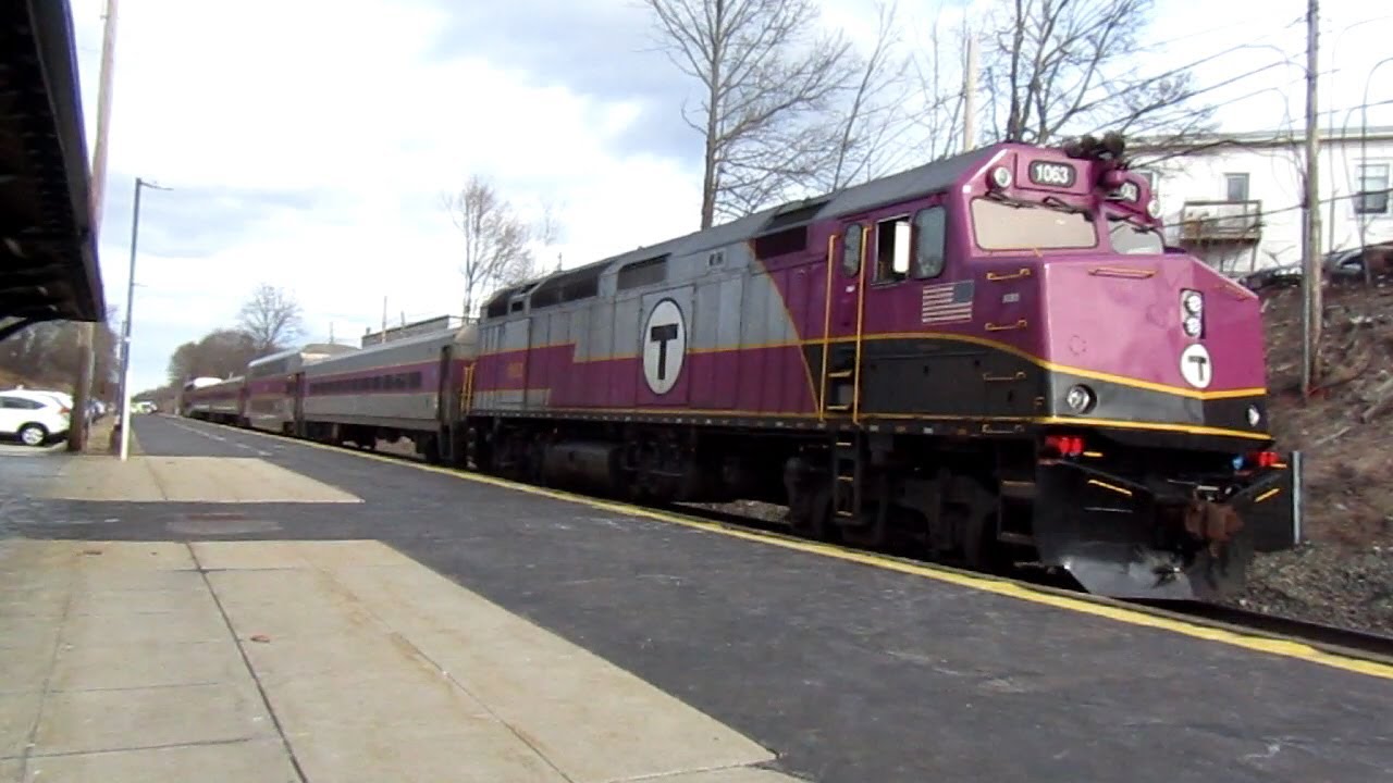 MBTA #1063 Leads Train #711 at Franklin Station - YouTube