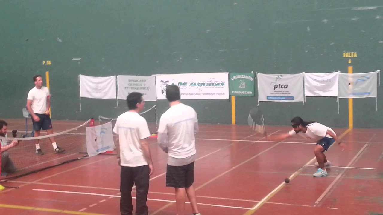 El Director de Cuimo Tenis jugando "sin ver" - YouTube