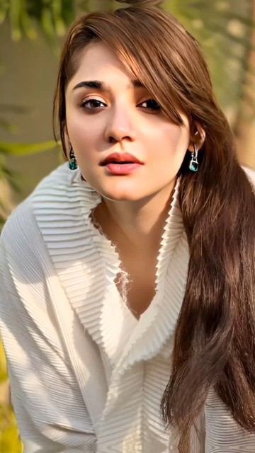 Pakistani Actress Durfishan Saleem Recently Instagram post - YouTube