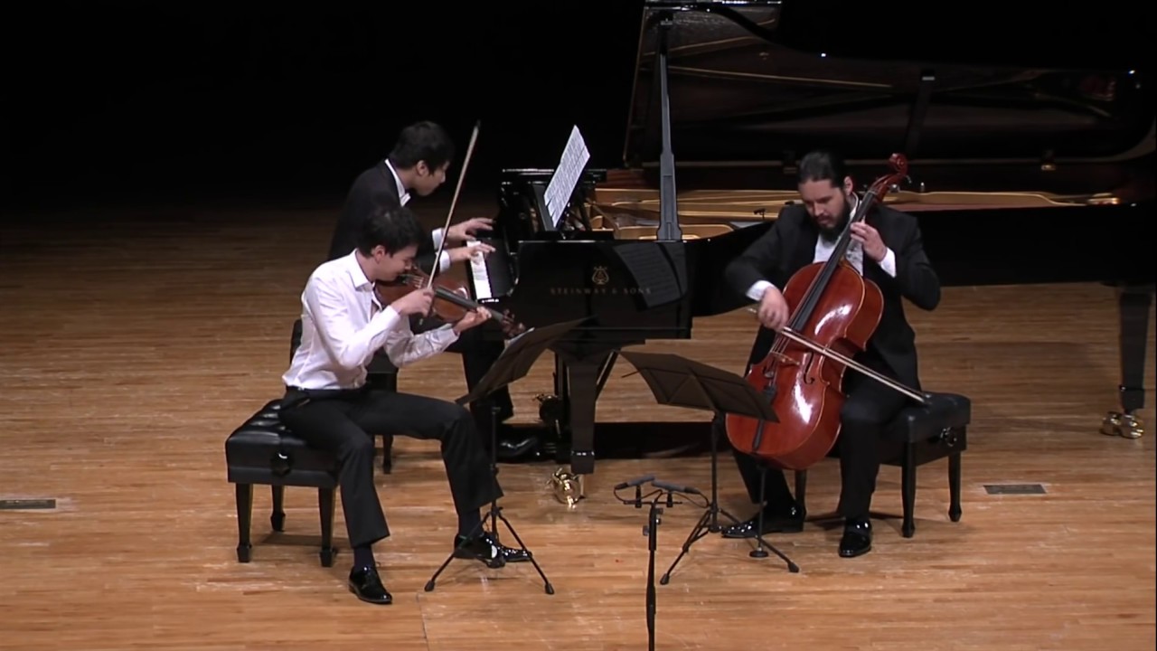 [앙상블 디토 Ensemble DITTO] 슈베르트 군대행진곡 (앙코르) - YouTube