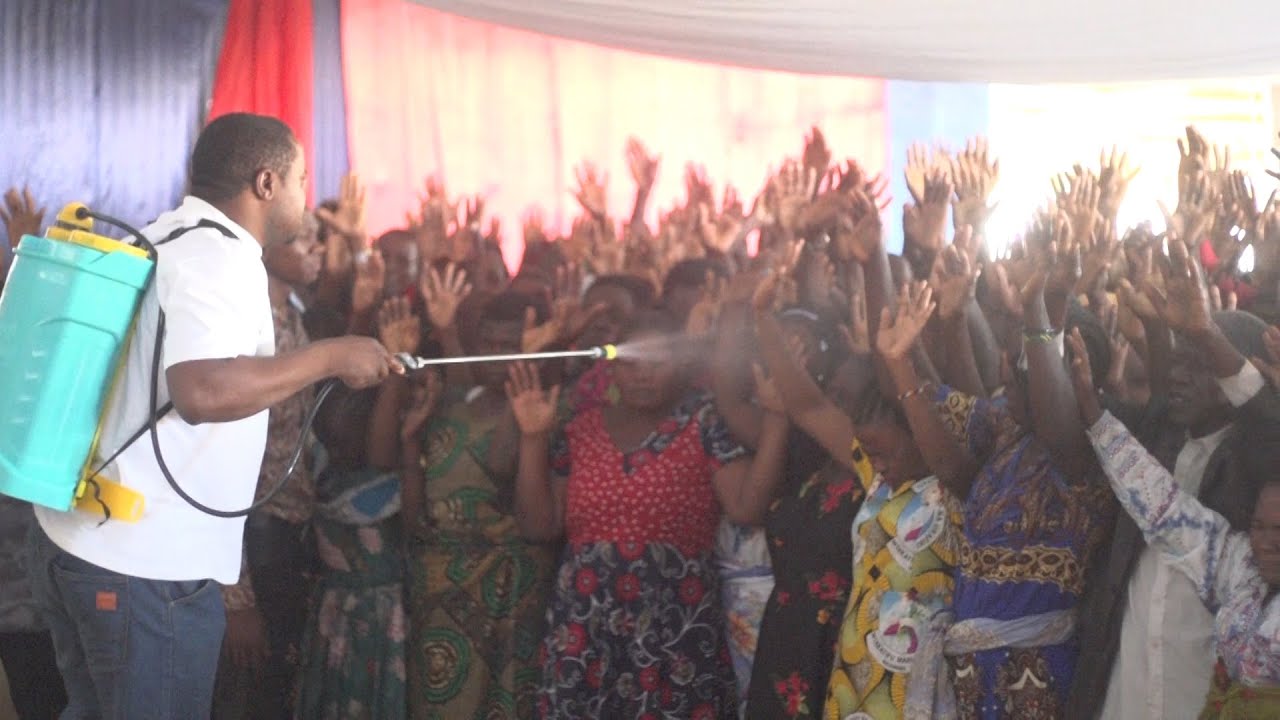 NABII JOSHUA APONYA MAELFU KWA KUNYUNYIZA MAJI - YouTube