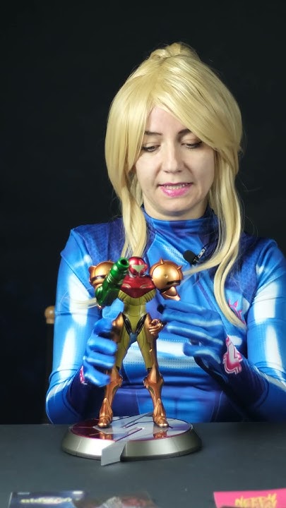 Unboxing Samus Aran Collectors Edition Varia Suit - YouTube