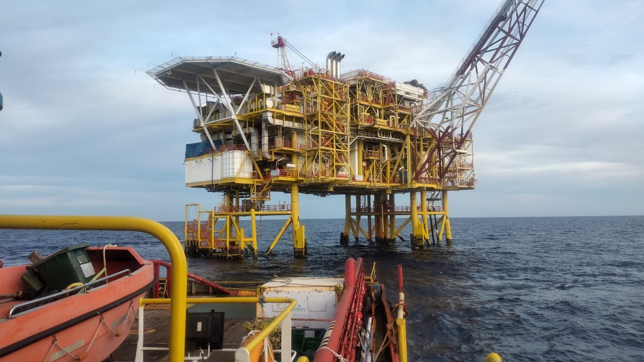 transfer material dari platform ke kapal proses lifting#lifting # ...