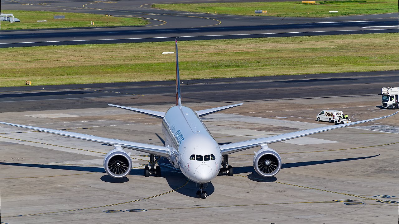 Plane Spotting - Sydney International Terminal P7 Car Park - YouTube