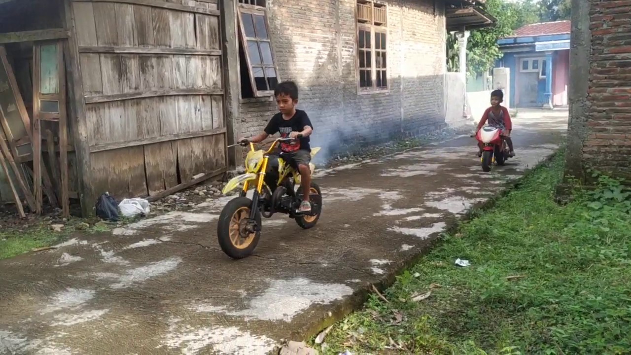 BERMAIN MOTOR GP DAN TRAIL MESIN POTONG RUMPUT - YouTube