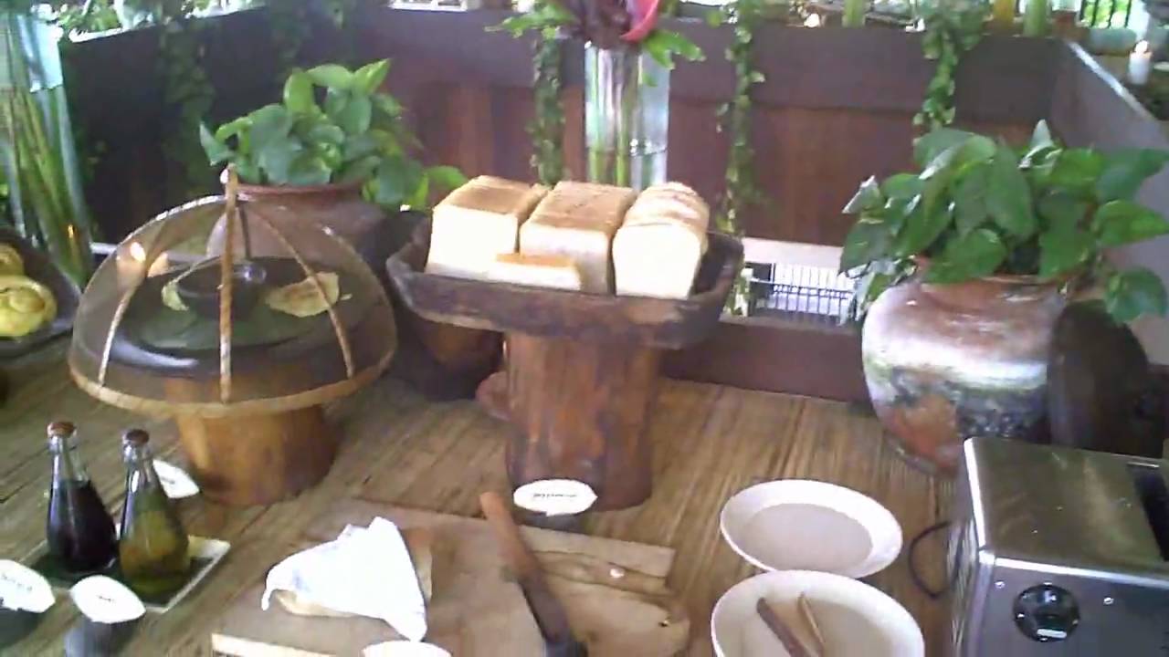 Perfect breakfast at Hanging Gardens Ubud Bali - YouTube