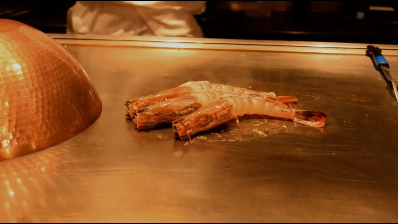 King Prawns & Steak Teppanyaki: High-end food in London - YouTube