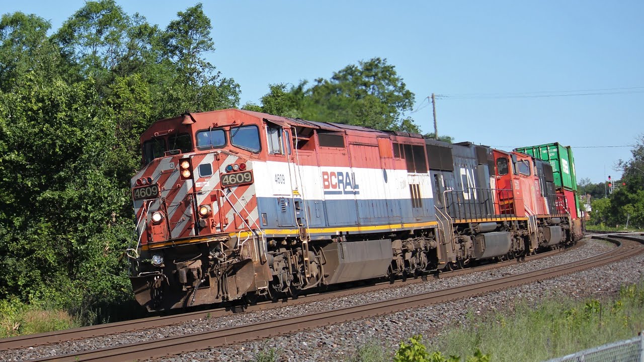 Dash 8 C40-8M COWL in 2022 with broken rock light! BCOL 4609, CN 5631 ...