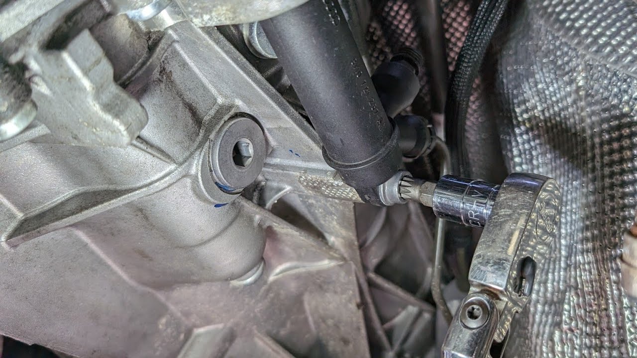 Properly Bench Bleeding A Slave Cylinder - YouTube