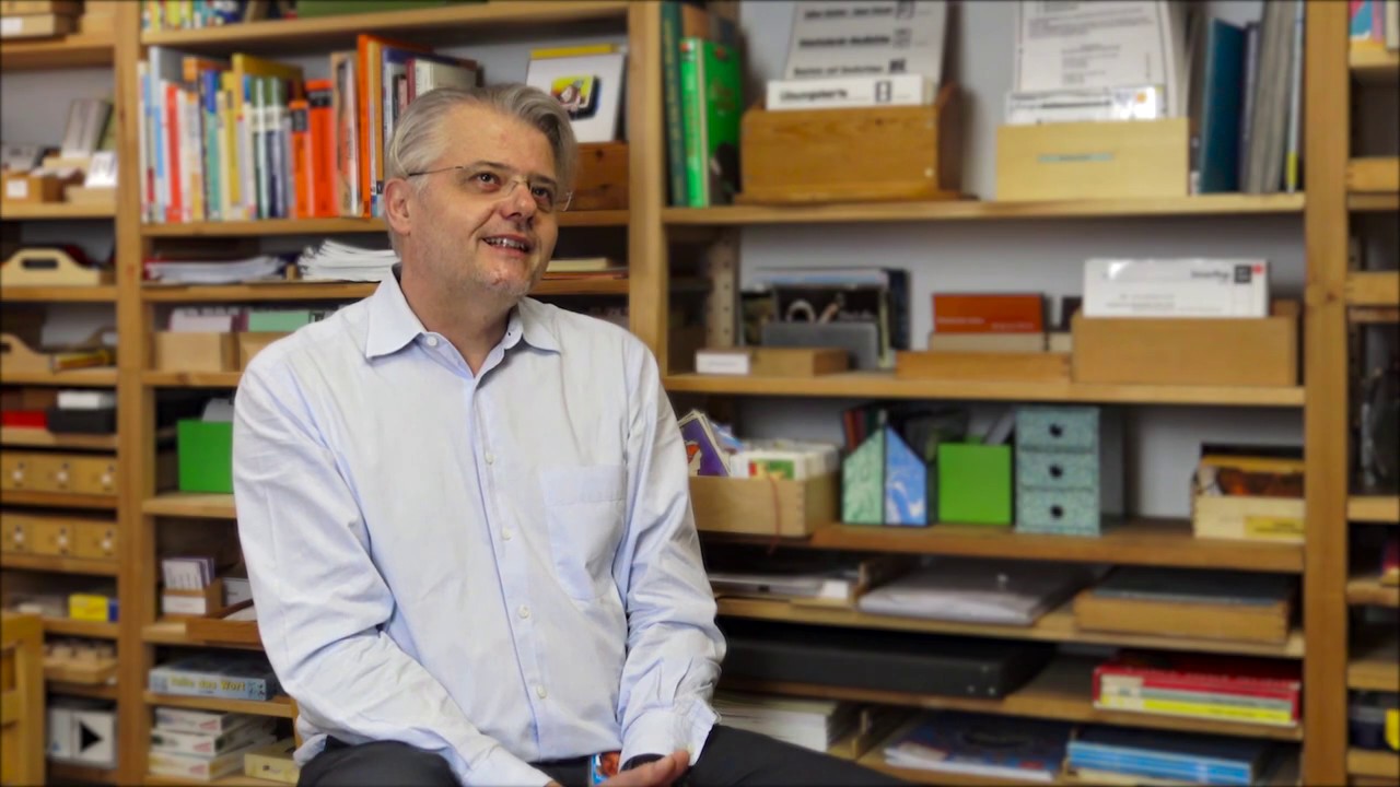 Interview mit Michael, Vater einer Schülerin - YouTube