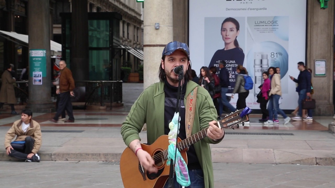 Italie Milan Chanteur pop / Italy Milan Pop singer - YouTube