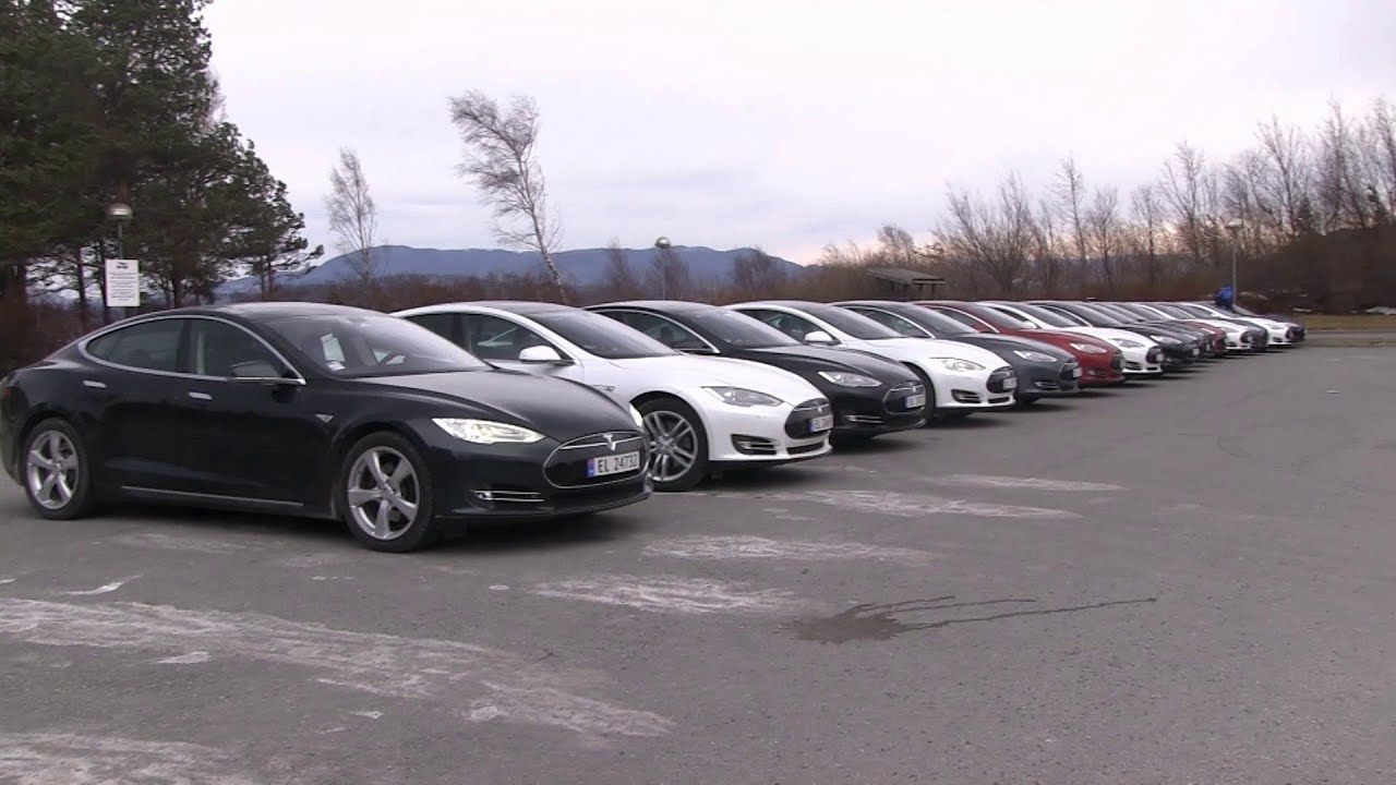 Bjørn's Tesla Model S #4: Gathering and Green Highway - YouTube
