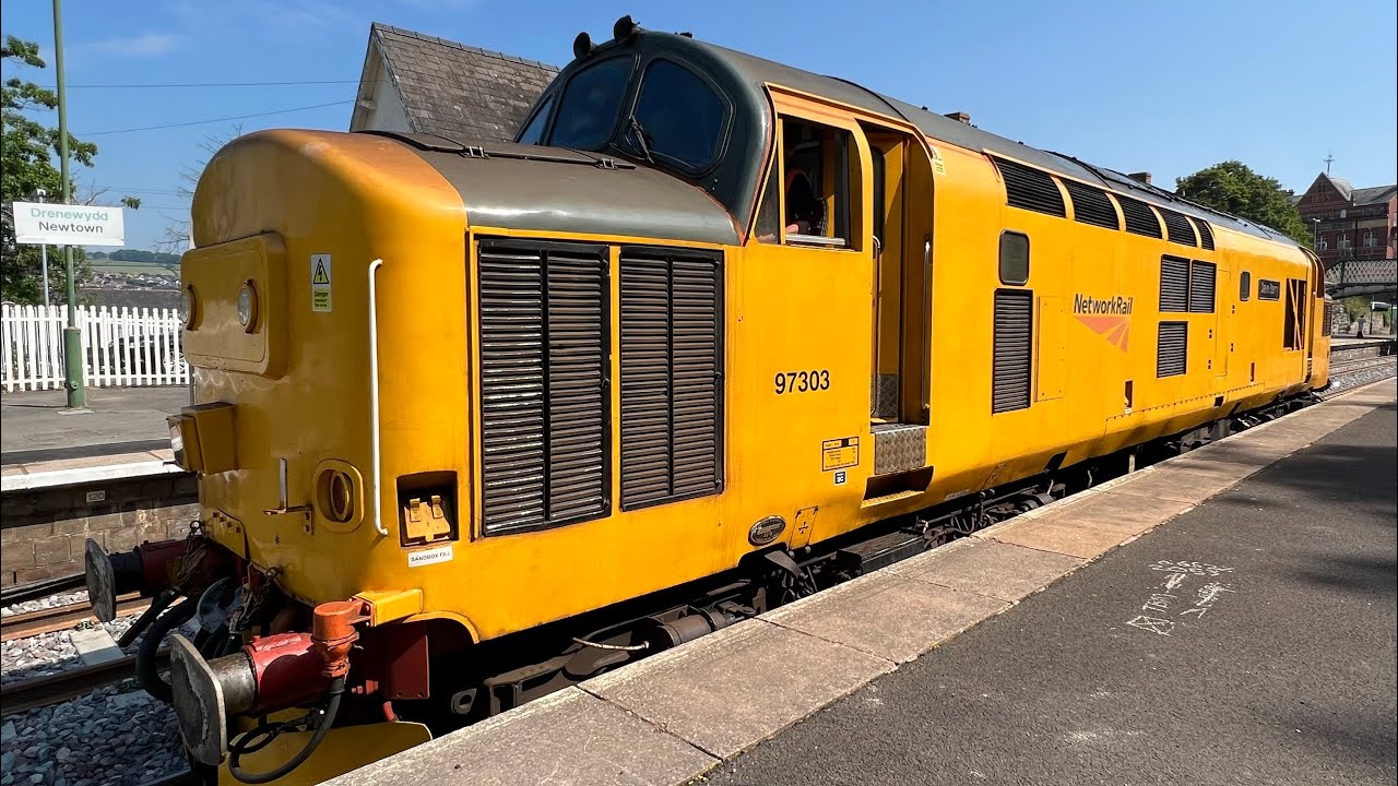 Class 97(97303)+Tamper and a couple of class 158’s. (4K) - YouTube