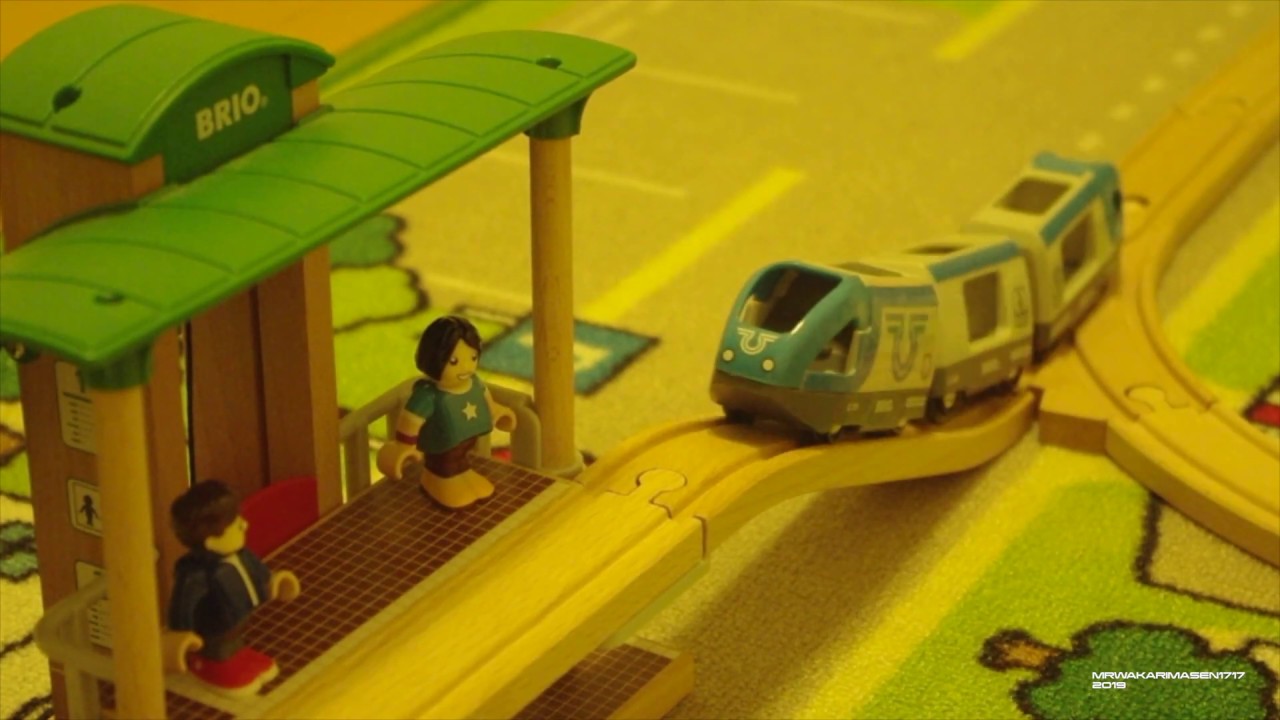 BRIO Train and Station (ブリオ) - YouTube