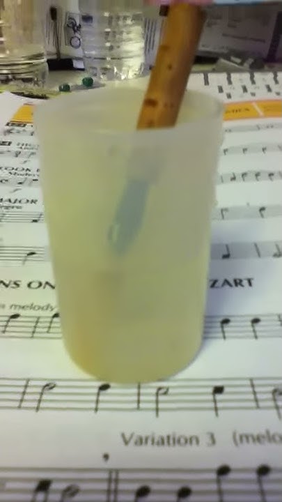 How to soak an oboe reed properly - YouTube